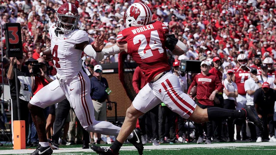 Alabama rolls over Wisconsin in Crimson Tide's first visit to Madison ...