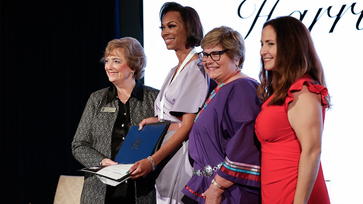Fox News' Harris Faulkner honored by Christian group as Woman of Distinction - FOX 24 WTAT