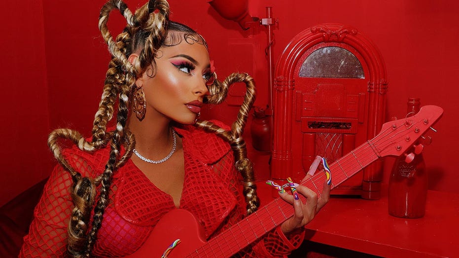 Singer apologizes for dropping expletives after asking for re-do during ...