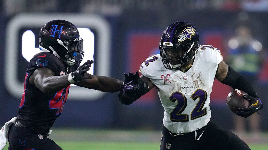 Ravens rout Texans on Christmas, inch closer to division title - FOX 24 ...