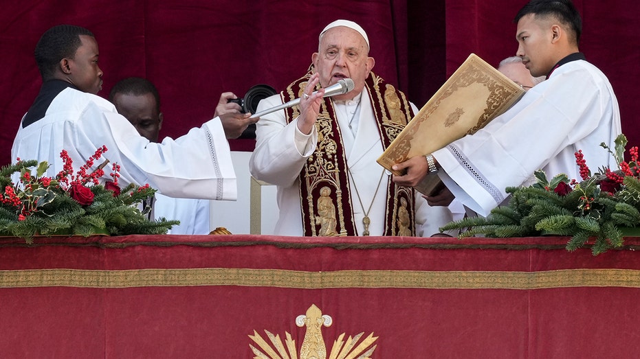 Pope Francis addresses Ukraine, Middle East in Christmas Day message ...