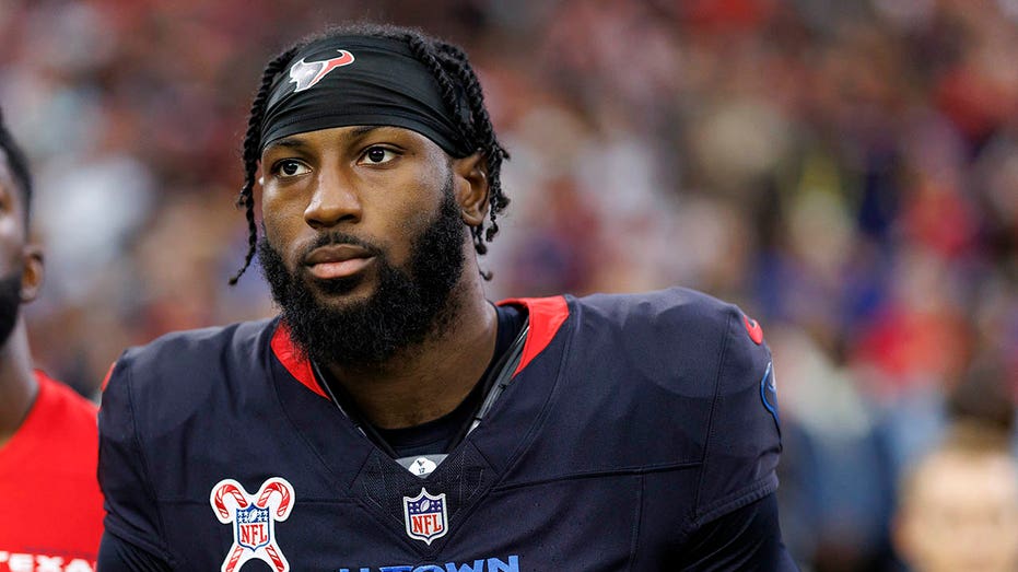 Texans' Kris Boyd tosses helmet, shoves special team coach after ...