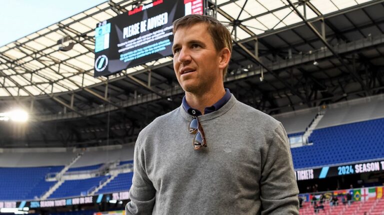 Giants legend Eli Manning backs team's decision to stick with Brian ...