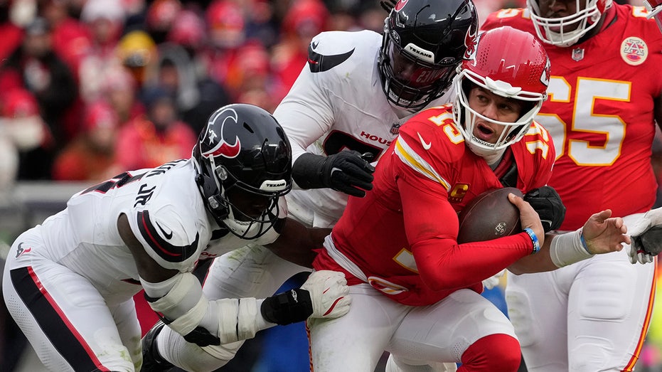 NFL refs under fire over questionable calls in Chiefs' playoff win over ...
