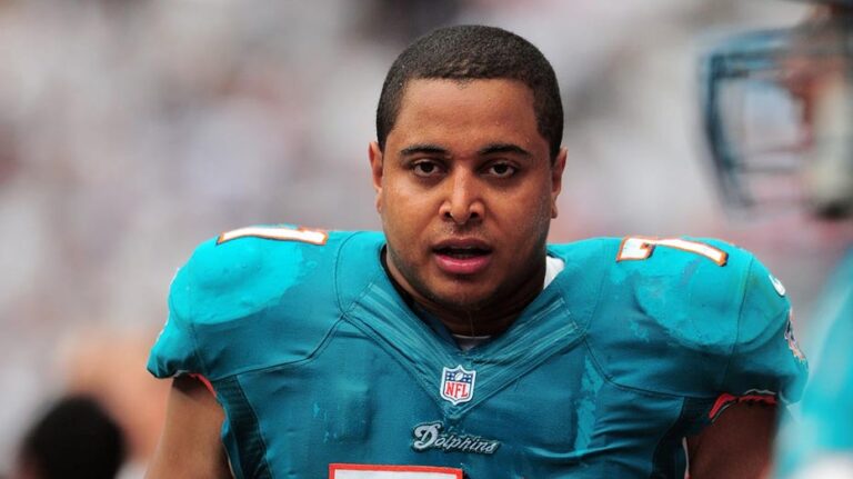 Ex-Dolphins lineman Jonathan Martin walks back bullying allegations ...