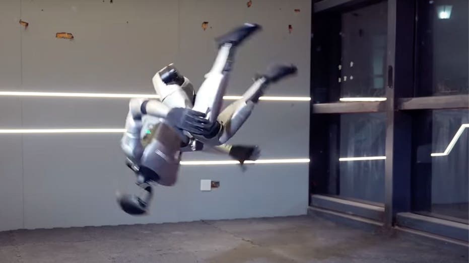 Humanoid robot stuns with perfect side-flip acrobatics - FOX 24 WTAT