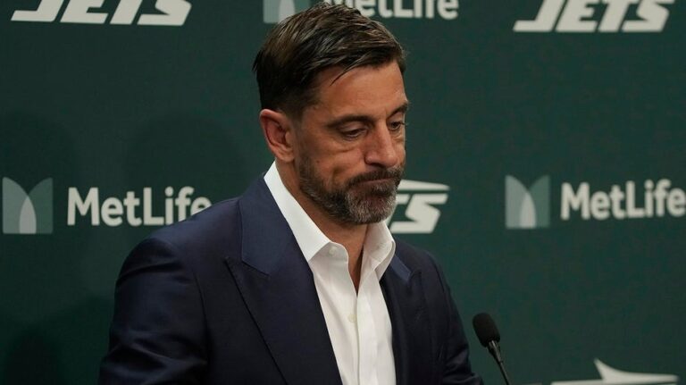 Aaron Rodgers says people close to him have been dealing with cancer ...