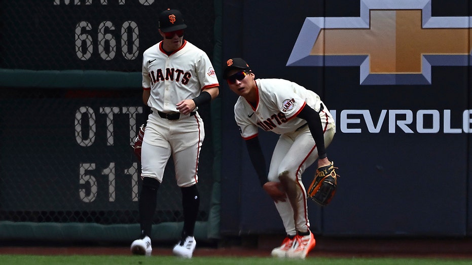 Giants' Jung Hoo Lee makes 'catch of the decade' in win over Rays - FOX ...