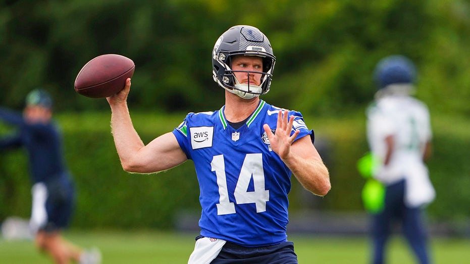 Seahawks legend predicts Sam Darnold will top his career-best 2024 ...