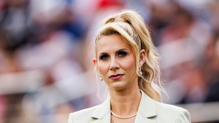 ESPN host reveals burner account to defend former MLB player husband ...