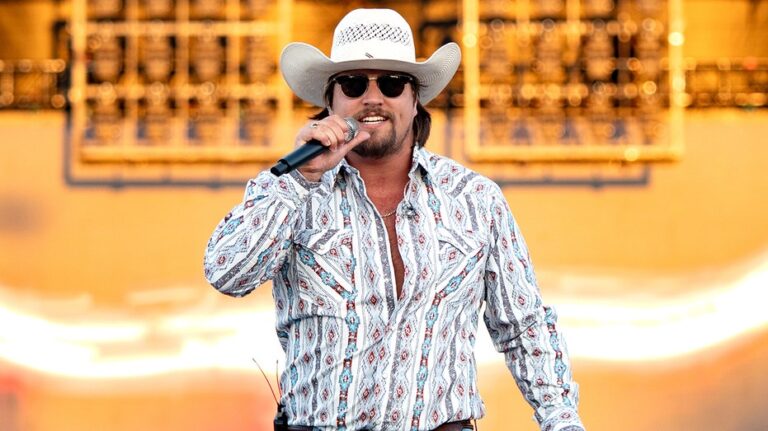 Country singer Gavin Adcock warns those who tried to silence Charlie ...