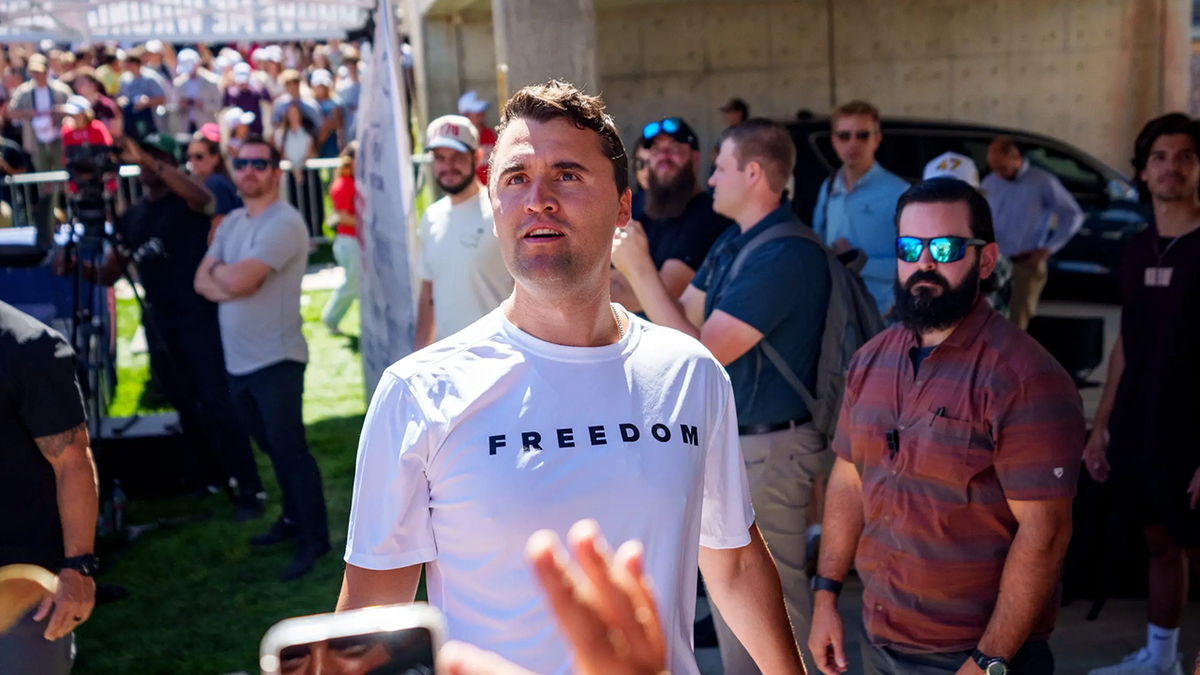 Line to get Charlie Kirk 'FREEDOM' shirt at Oregon vs. Penn State game ...