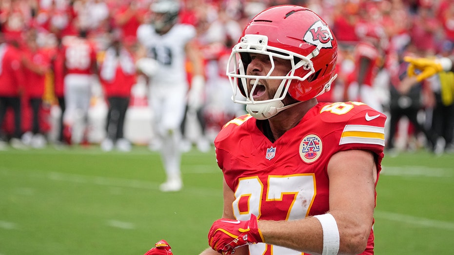 Chiefs' Travis Kelce slams helmet in frustration, drops crucial pass in loss to Eagles - FOX 24 WTAT