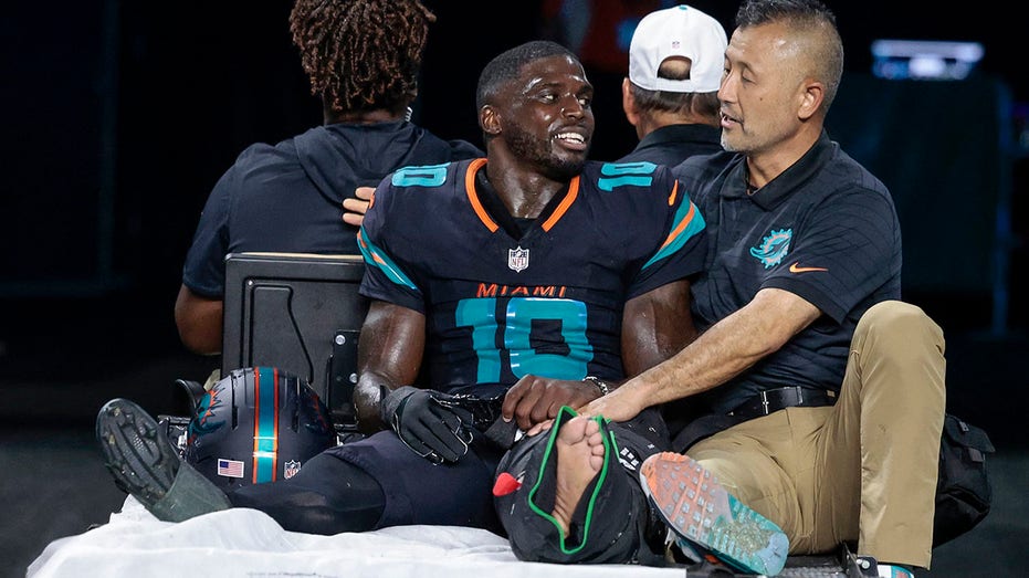 Extent of Tyreek Hill's gruesome injury revealed, including torn knee ligaments: reports - FOX ...