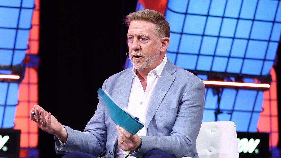 Former '60 Minutes' producer says he was pressured to apologize over ...