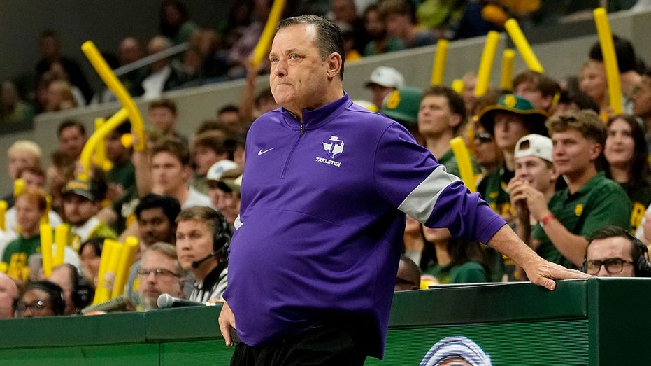 Tarleton State men’s basketball coach Billy Gillispie on leave amid ...