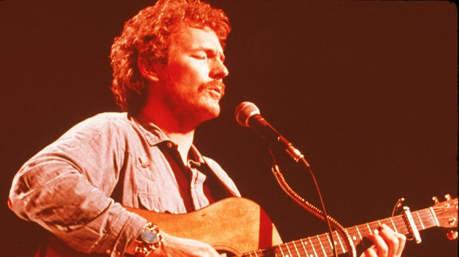 Fifty years after Edmund Fitzgerald claimed 29 lives, Gordon Lightfoot ...