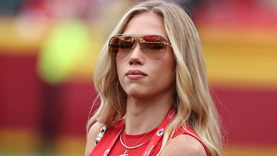 Chiefs owner's daughter applauds idea for alternate Super Bowl halftime ...