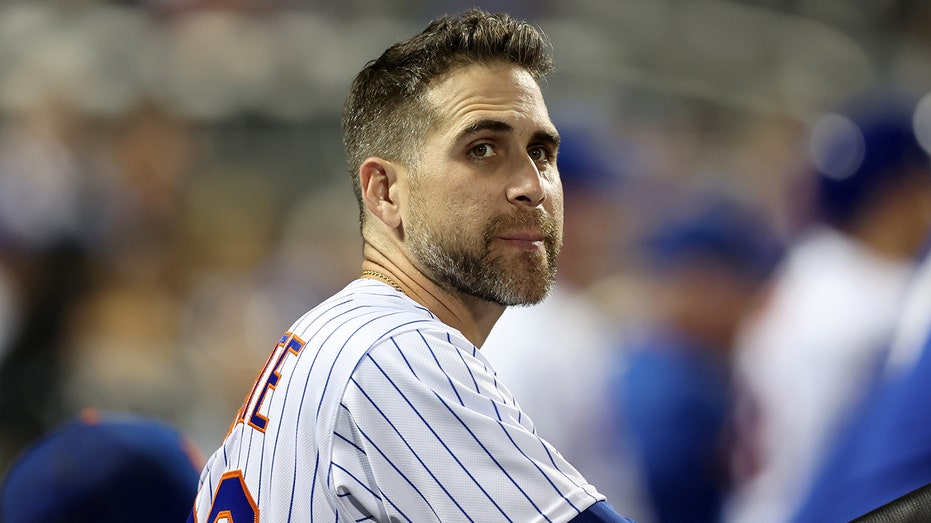 Ex-MLB star takes issue with Disney Cruise Line over man 'dressed as a ...