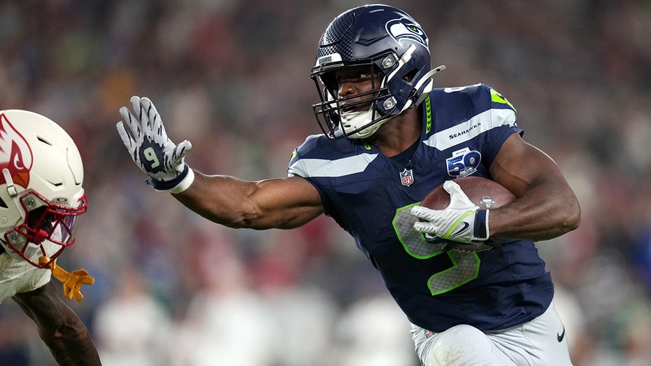 Chiefs, Super Bowl MVP Kenneth Walker III agree to deal as NFL free ...