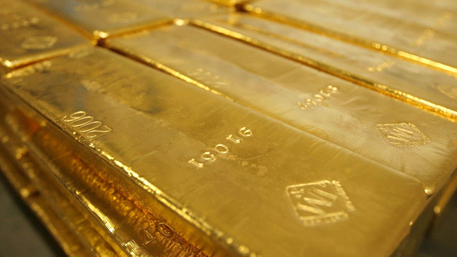 Feds seize $40M in gold bars, cash, Rolexes from senior US gov't ...