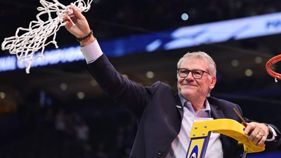 UConn's Geno Auriemma admits regret over shouting match with South ...